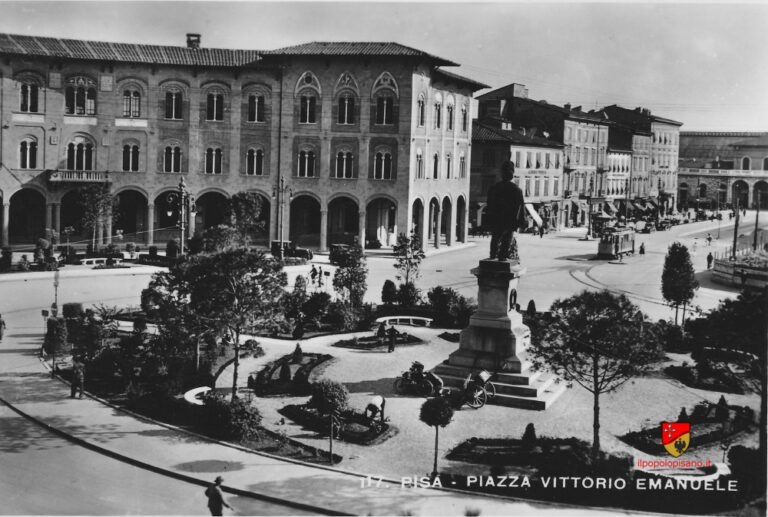 Piazza Vittorio Emanuele II - primi anni '30 - Il Popolo Pisano